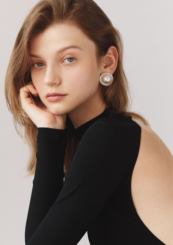 women – Cosmopolitan Model Agency